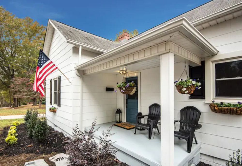 Southern Charm Cottage | Vacation Rentals in Hickory, NC